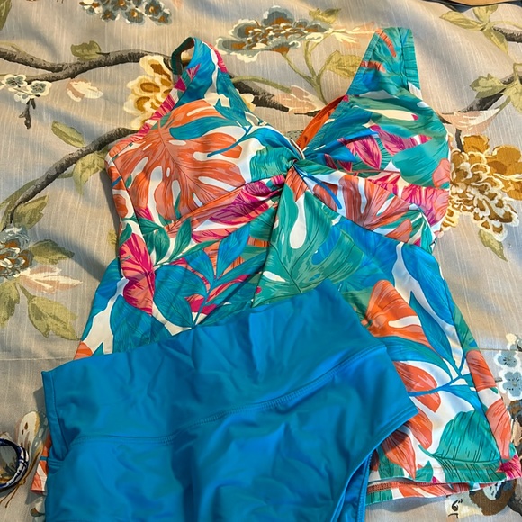 Sunsets | Swim | Beautiful High Quality Suit With Built In Bra 38d ...